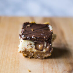 ROLO CHEESECAKE BARS – Ambs Loves Food